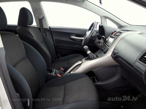 Grey Toyota Auris 2007 in Tallinn, with an engine capacity of 1.40 L and mileage of 276 thousand km for 1799 €, photo 6 on AUTOMOTO.COM.LV