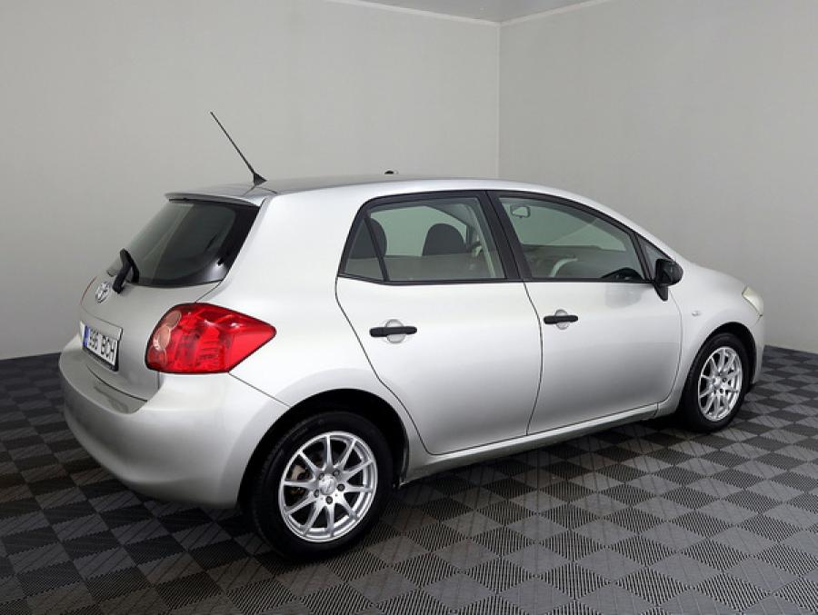Grey Toyota Auris 2007 in Tallinn, with an engine capacity of 1.40 L and mileage of 276 thousand km for 1799 €, photo 4 on AUTOMOTO.COM.LV