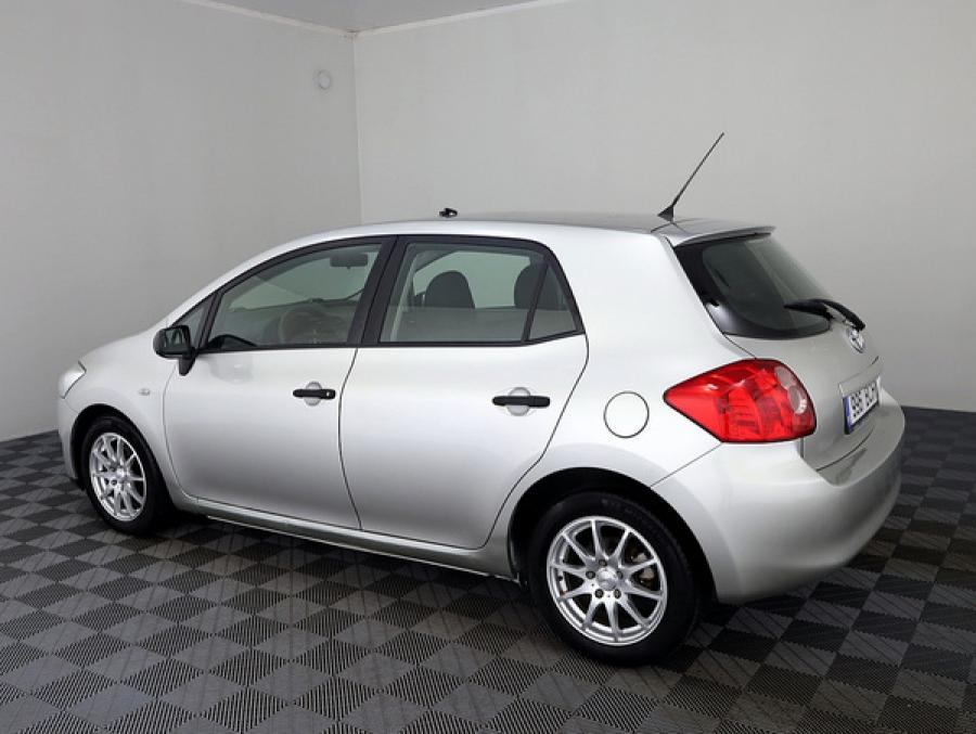 Grey Toyota Auris 2007 in Tallinn, with an engine capacity of 1.40 L and mileage of 276 thousand km for 1799 €, photo 5 on AUTOMOTO.COM.LV
