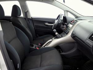 Grey Toyota Auris 2007 in Tallinn, with an engine capacity of 1.40 L and mileage of 276 thousand km for 1799 €, photo 15 on AUTOMOTO.COM.LV
