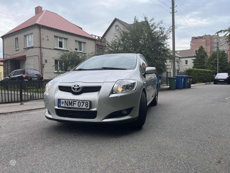 Pelēks Toyota Auris 2007 Klaipėda, ar dzinēja tilpumu 1.60 L un nobraukumu 182 tūkst. km par 2700 €, foto 3 vietnē AUTOMOTO.COM.LV