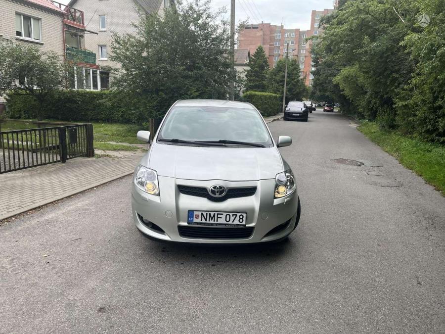 Pelēks Toyota Auris 2007 Klaipėda, ar dzinēja tilpumu 1.60 L un nobraukumu 182 tūkst. km par 2700 €, foto 4 vietnē AUTOMOTO.COM.LV
