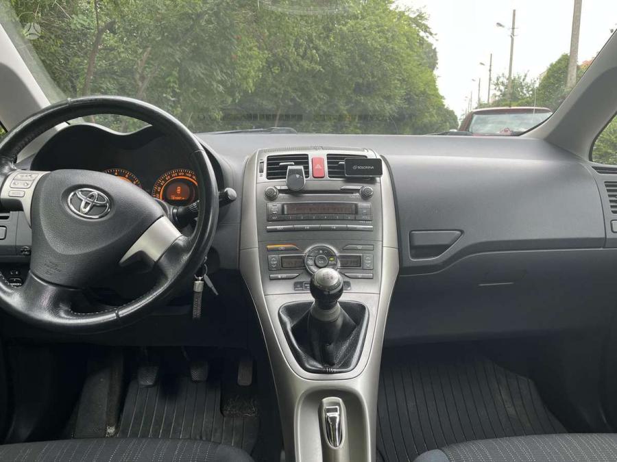 Pelēks Toyota Auris 2007 Klaipėda, ar dzinēja tilpumu 1.60 L un nobraukumu 182 tūkst. km par 2700 €, foto 9 vietnē AUTOMOTO.COM.LV