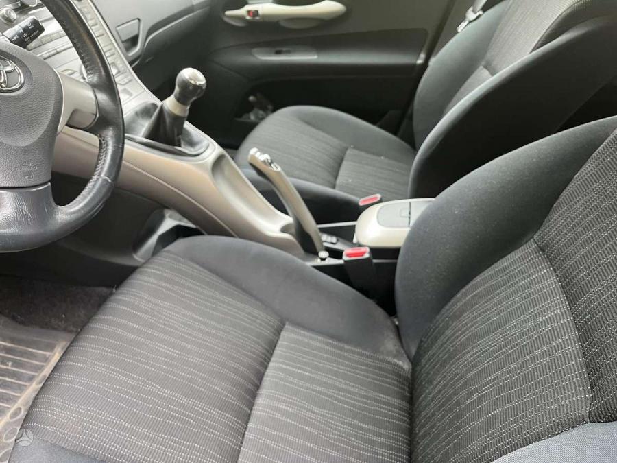 Pelēks Toyota Auris 2007 Klaipėda, ar dzinēja tilpumu 1.60 L un nobraukumu 182 tūkst. km par 2700 €, foto 10 vietnē AUTOMOTO.COM.LV