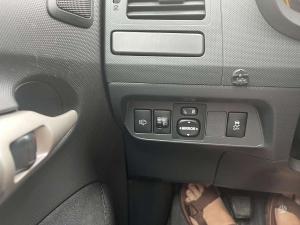 Pelēks Toyota Auris 2007 Klaipėda, ar dzinēja tilpumu 1.60 L un nobraukumu 182 tūkst. km par 2700 €, foto 12 vietnē AUTOMOTO.COM.LV