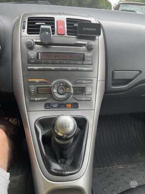 Pelēks Toyota Auris 2007 Klaipėda, ar dzinēja tilpumu 1.60 L un nobraukumu 182 tūkst. km par 2700 €, foto 13 vietnē AUTOMOTO.COM.LV