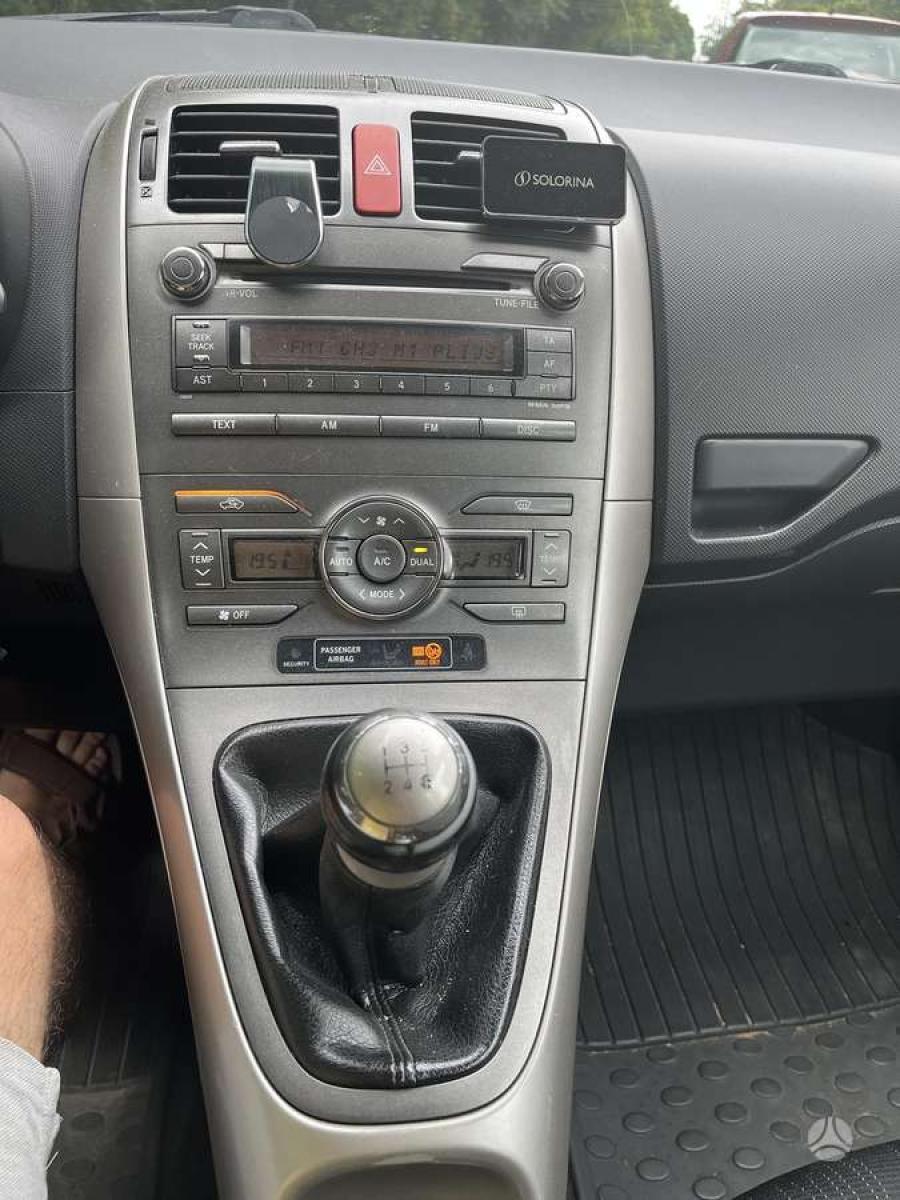 Pelēks Toyota Auris 2007 Klaipėda, ar dzinēja tilpumu 1.60 L un nobraukumu 182 tūkst. km par 2700 €, foto 13 vietnē AUTOMOTO.COM.LV
