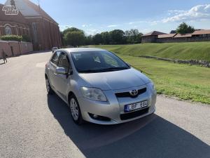 Pelēks Toyota Auris 2007 Kauņa, ar dzinēja tilpumu 1.40 L un nobraukumu 263 tūkst. km par 2300 €, foto  vietnē AUTOMOTO.COM.LV