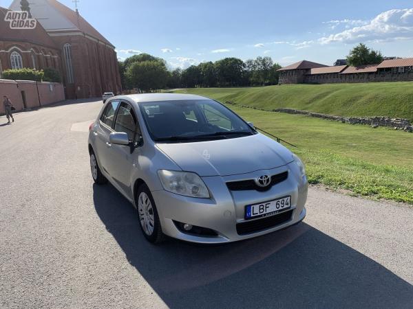 Grey Toyota Auris 2007 in Kaunas, with an engine capacity of 1.40 L and mileage of 263 thousand km for 2300 €, photo 1 on AUTOMOTO.COM.LV