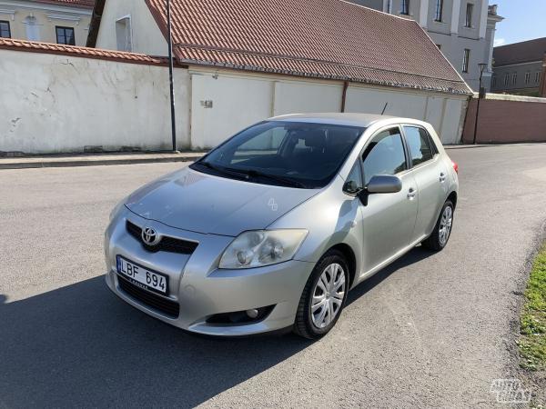 Grey Toyota Auris 2007 in Kaunas, with an engine capacity of 1.40 L and mileage of 263 thousand km for 2300 €, photo 2 on AUTOMOTO.COM.LV