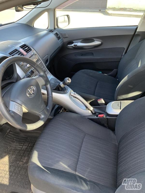 Grey Toyota Auris 2007 in Kaunas, with an engine capacity of 1.40 L and mileage of 263 thousand km for 2300 €, photo 5 on AUTOMOTO.COM.LV