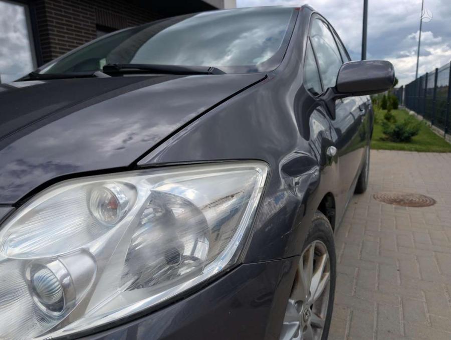 Pelēks Toyota Auris 2007 Kauņa, ar dzinēja tilpumu 2.00 L un nobraukumu 210 tūkst. km par 1000 €, foto 3 vietnē AUTOMOTO.COM.LV