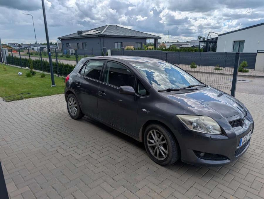 Pelēks Toyota Auris 2007 Kauņa, ar dzinēja tilpumu 2.00 L un nobraukumu 210 tūkst. km par 1000 €, foto 4 vietnē AUTOMOTO.COM.LV