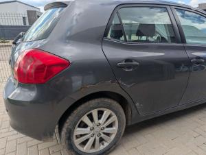 Pelēks Toyota Auris 2007 Kauņa, ar dzinēja tilpumu 2.00 L un nobraukumu 210 tūkst. km par 1000 €, foto 5 vietnē AUTOMOTO.COM.LV