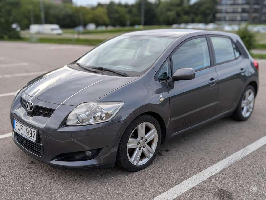 Pelēks Toyota Auris 2007 Viļņa, ar dzinēja tilpumu 2.23 L un nobraukumu 168 tūkst. km par 3000 €, foto 3 vietnē AUTOMOTO.COM.LV