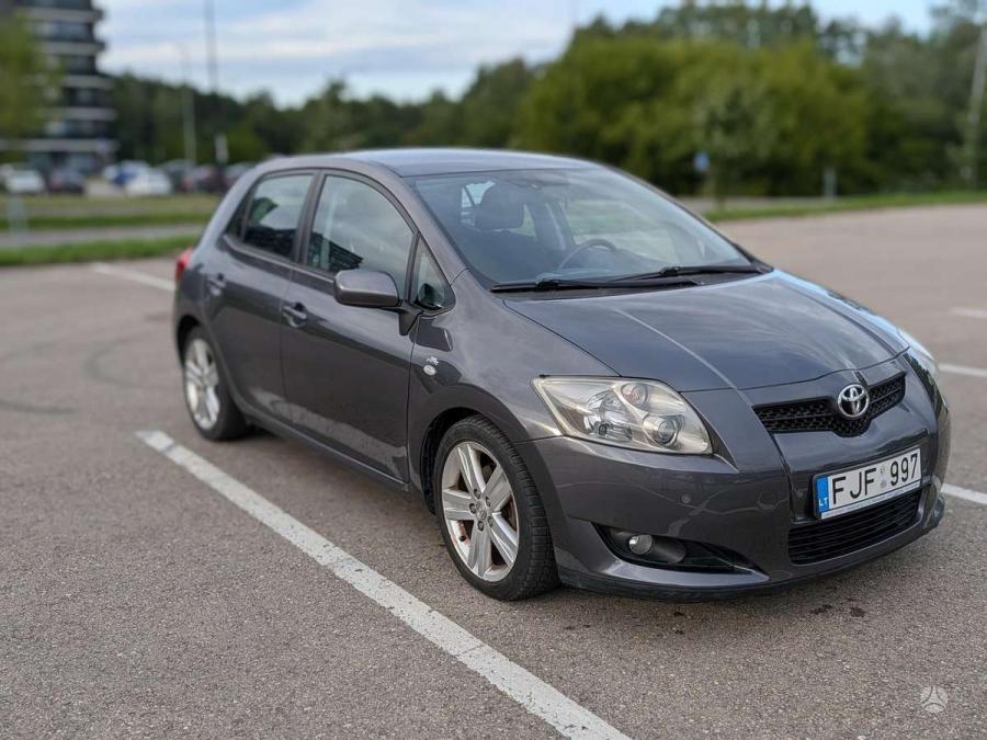 Pelēks Toyota Auris 2007 Viļņa, ar dzinēja tilpumu 2.23 L un nobraukumu 168 tūkst. km par 3000 €, foto 4 vietnē AUTOMOTO.COM.LV