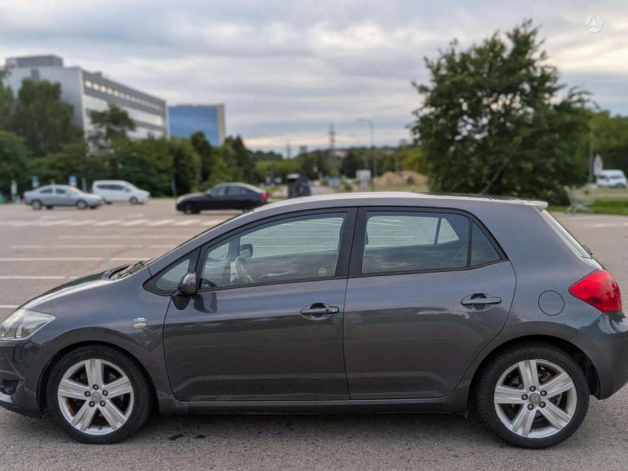 Pelēks Toyota Auris 2007 Viļņa, ar dzinēja tilpumu 2.23 L un nobraukumu 168 tūkst. km par 3000 €, foto 5 vietnē AUTOMOTO.COM.LV