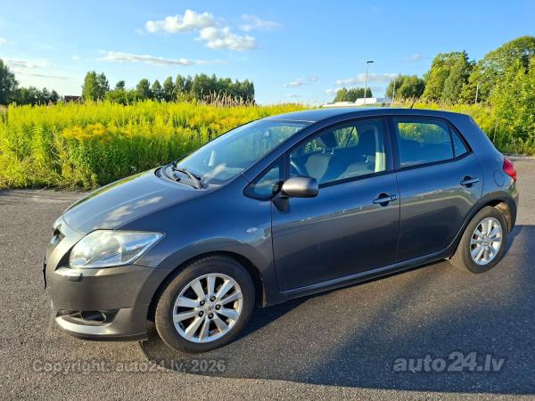 Pelēks Toyota Auris 2007 Tallina, ar dzinēja tilpumu 2.00 L un nobraukumu 303 tūkst. km par 3150 €, foto 1 vietnē AUTOMOTO.COM.LV