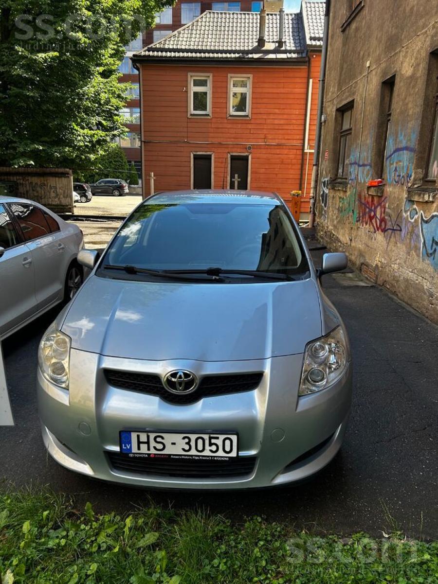 Pelēks Toyota Auris 2007 Rīga, ar dzinēja tilpumu 2.00 L un nobraukumu 302 tūkst. km par 1300 €, foto 1 vietnē AUTOMOTO.COM.LV