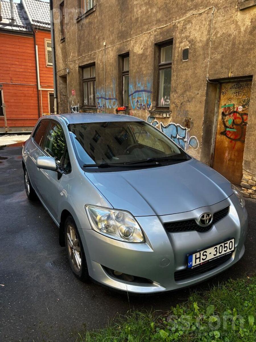 Pelēks Toyota Auris 2007 Rīga, ar dzinēja tilpumu 2.00 L un nobraukumu 302 tūkst. km par 1300 €, foto 3 vietnē AUTOMOTO.COM.LV