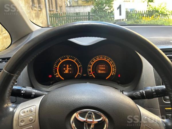 Pelēks Toyota Auris 2007 Rīga, ar dzinēja tilpumu 2.00 L un nobraukumu 302 tūkst. km par 1300 €, foto 5 vietnē AUTOMOTO.COM.LV