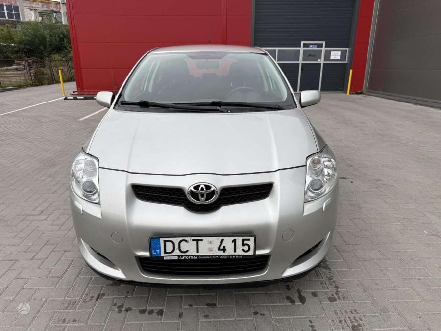 Pelēks Toyota Auris 2007 Viļņa, ar dzinēja tilpumu 1.60 L un nobraukumu 143 tūkst. km par 2500 €, foto 3 vietnē AUTOMOTO.COM.LV