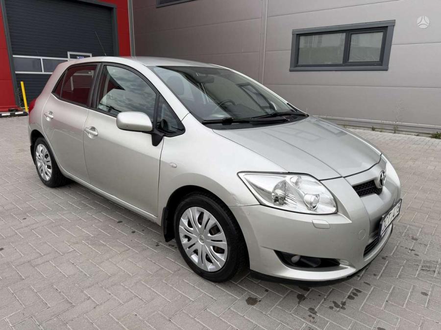 Pelēks Toyota Auris 2007 Viļņa, ar dzinēja tilpumu 1.60 L un nobraukumu 143 tūkst. km par 2500 €, foto 4 vietnē AUTOMOTO.COM.LV