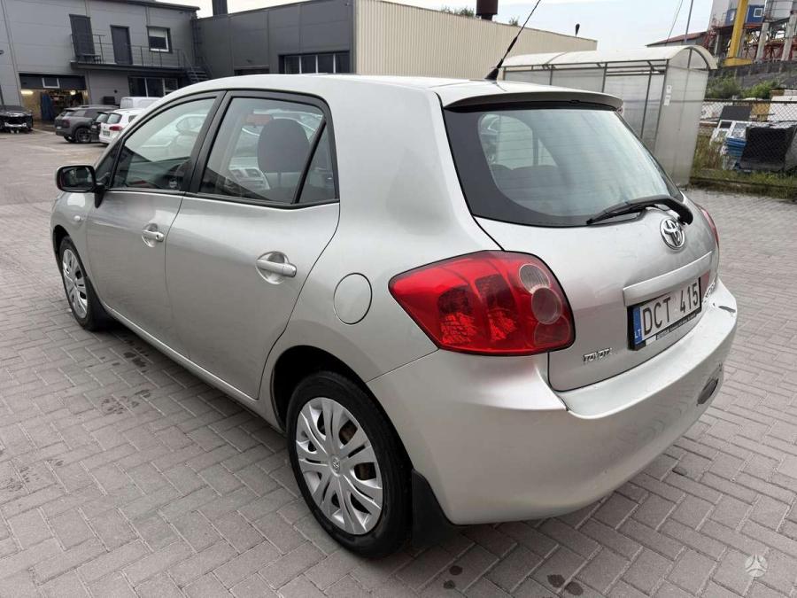 Pelēks Toyota Auris 2007 Viļņa, ar dzinēja tilpumu 1.60 L un nobraukumu 143 tūkst. km par 2500 €, foto 7 vietnē AUTOMOTO.COM.LV