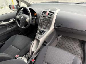 Pelēks Toyota Auris 2007 Viļņa, ar dzinēja tilpumu 1.60 L un nobraukumu 143 tūkst. km par 2500 €, foto 10 vietnē AUTOMOTO.COM.LV