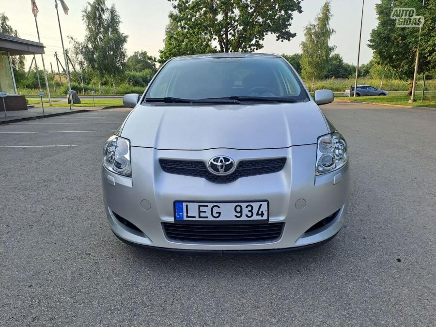 Grey Toyota Auris 2007 in Telschi, with an engine capacity of 2.00 L and mileage of 260 thousand km for 2250 €, photo 3 on AUTOMOTO.COM.LV