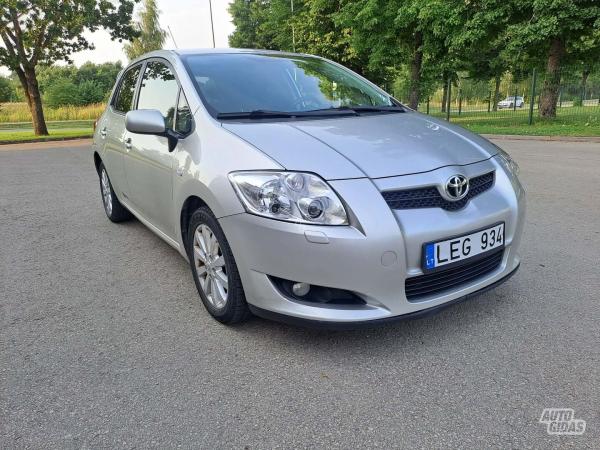 Grey Toyota Auris 2007 in Telschi, with an engine capacity of 2.00 L and mileage of 260 thousand km for 2250 €, photo 3 on AUTOMOTO.COM.LV