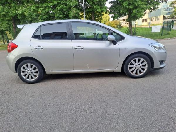Grey Toyota Auris 2007 in Telschi, with an engine capacity of 2.00 L and mileage of 260 thousand km for 2250 €, photo 8 on AUTOMOTO.COM.LV