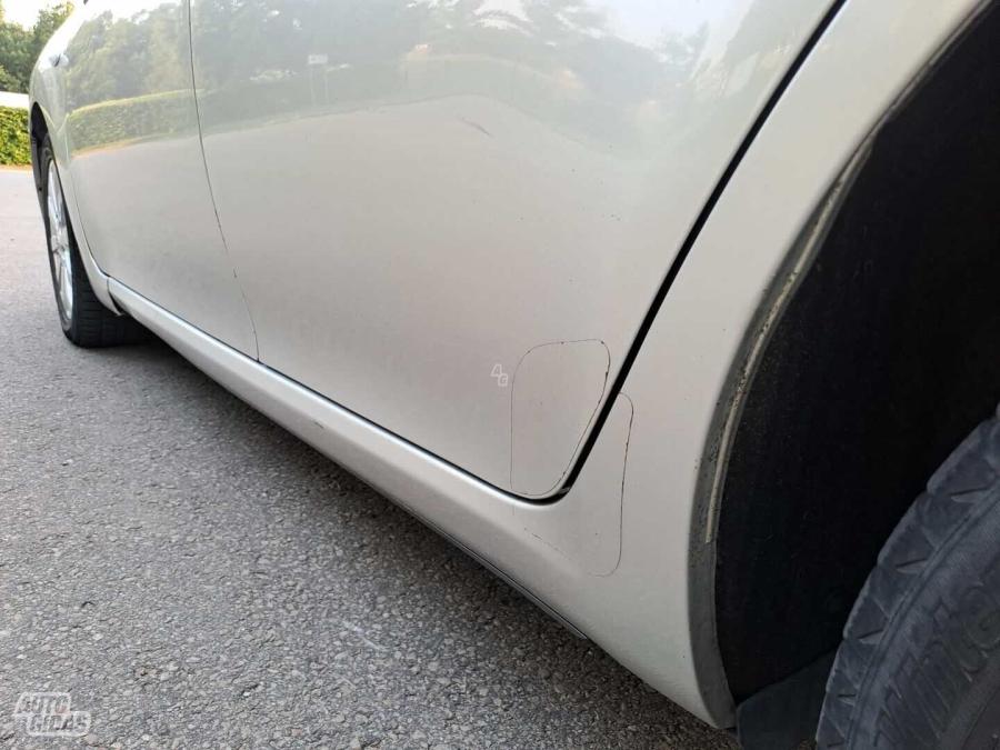 Grey Toyota Auris 2007 in Telschi, with an engine capacity of 2.00 L and mileage of 260 thousand km for 2250 €, photo 10 on AUTOMOTO.COM.LV
