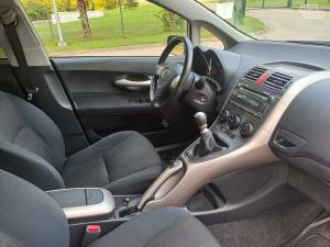 Grey Toyota Auris 2007 in Telschi, with an engine capacity of 2.00 L and mileage of 260 thousand km for 2250 €, photo 12 on AUTOMOTO.COM.LV