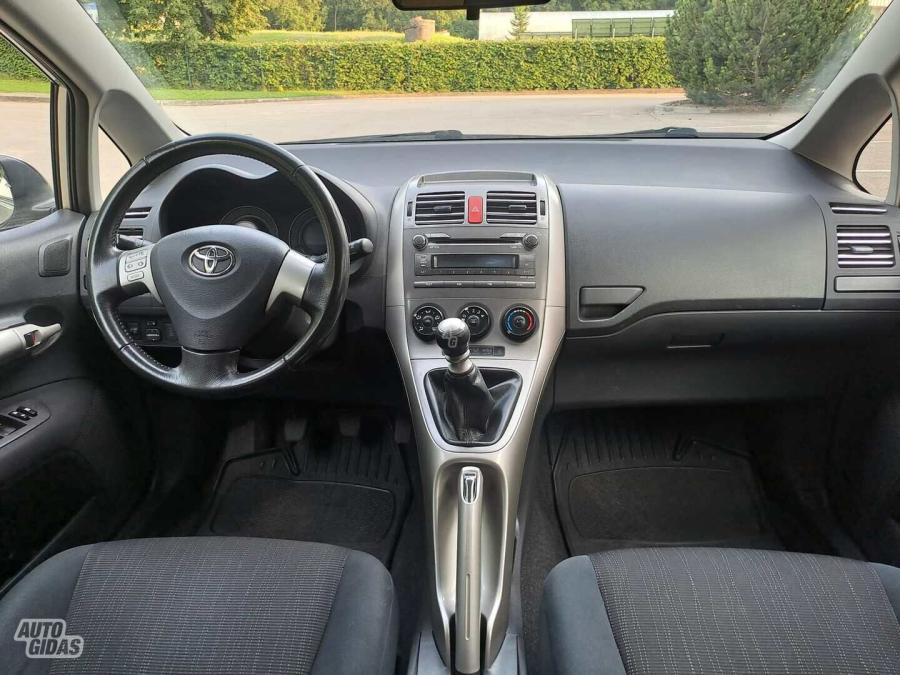 Grey Toyota Auris 2007 in Telschi, with an engine capacity of 2.00 L and mileage of 260 thousand km for 2250 €, photo 13 on AUTOMOTO.COM.LV