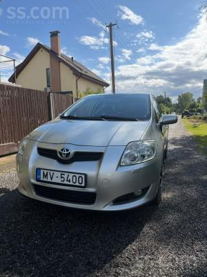 Pelēks Toyota Auris 2007 Rīga, ar dzinēja tilpumu 2.00 L un nobraukumu 239 tūkst. km par 2400 €, foto  vietnē AUTOMOTO.COM.LV