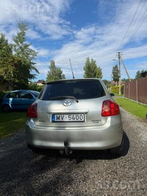 Grey Toyota Auris 2007 in Riga, with an engine capacity of 2.00 L and mileage of 239 thousand km for 2400 €, photo 4 on AUTOMOTO.COM.LV