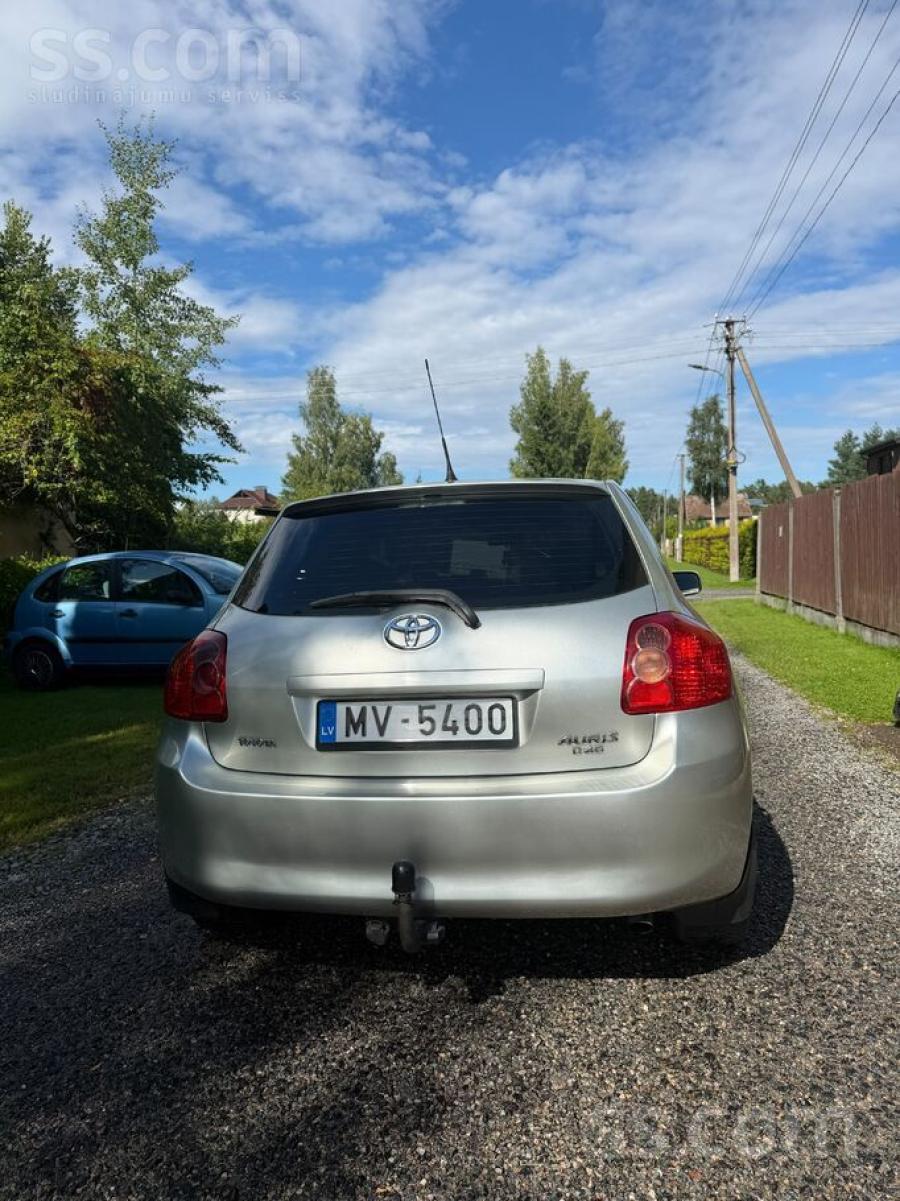 Grey Toyota Auris 2007 in Riga, with an engine capacity of 2.00 L and mileage of 239 thousand km for 2400 €, photo 4 on AUTOMOTO.COM.LV