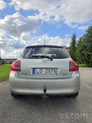Grey Toyota Auris 2007 in Tukums, with an engine capacity of 2.20 L and mileage of 339 thousand km for 1500 €, photo 4 on AUTOMOTO.COM.LV