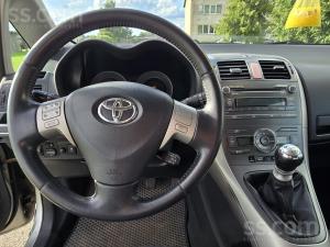 Grey Toyota Auris 2007 in Tukums, with an engine capacity of 2.20 L and mileage of 339 thousand km for 1500 €, photo 5 on AUTOMOTO.COM.LV
