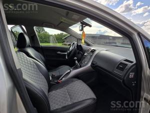 Grey Toyota Auris 2007 in Tukums, with an engine capacity of 2.20 L and mileage of 339 thousand km for 1500 €, photo 6 on AUTOMOTO.COM.LV
