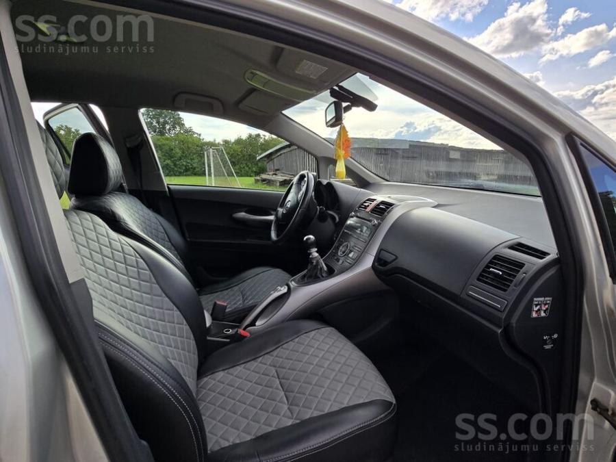 Pelēks Toyota Auris 2007 Tukums, ar dzinēja tilpumu 2.20 L un nobraukumu 339 tūkst. km par 1500 €, foto 6 vietnē AUTOMOTO.COM.LV