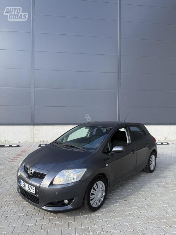 Pelēks Toyota Auris 2007 Šauļi, ar dzinēja tilpumu 2.00 L un nobraukumu 270 tūkst. km par 2250 €, foto 2 vietnē AUTOMOTO.COM.LV