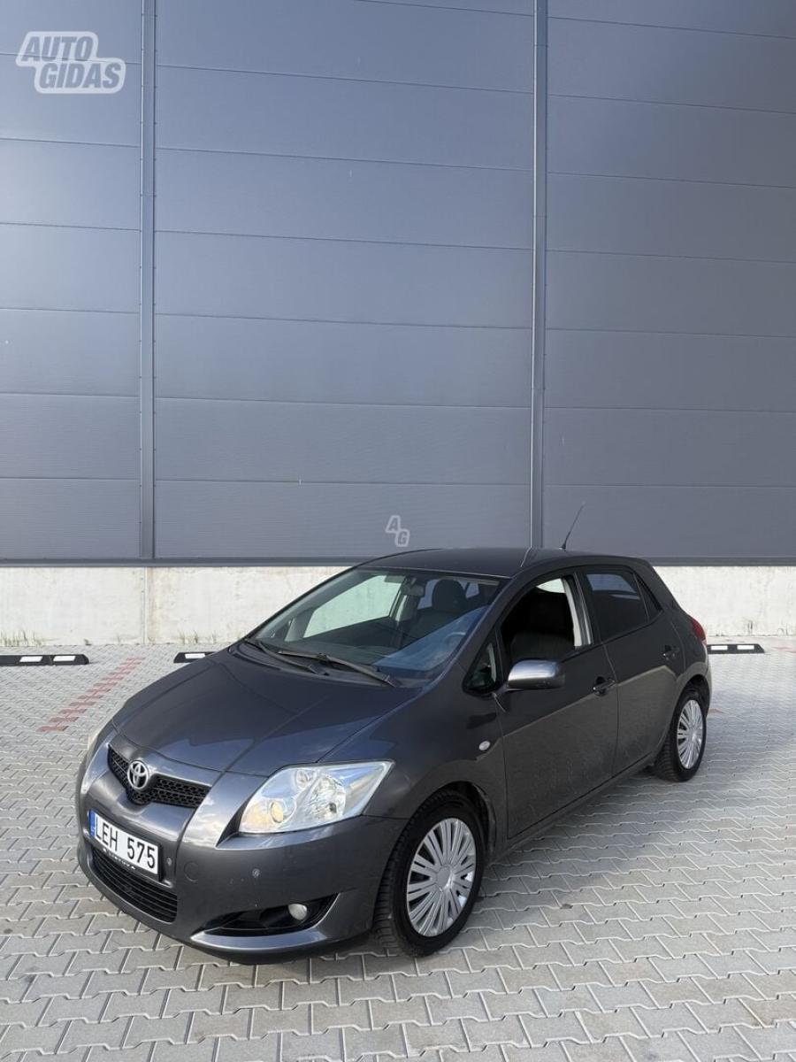 Grey Toyota Auris 2007 in Siauliai, with an engine capacity of 2.00 L and mileage of 270 thousand km for 2250 €, photo 3 on AUTOMOTO.COM.LV
