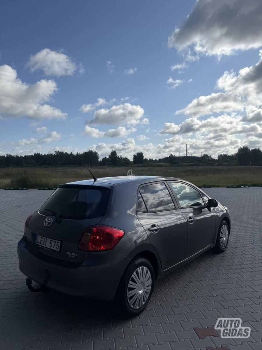 Grey Toyota Auris 2007 in Siauliai, with an engine capacity of 2.00 L and mileage of 270 thousand km for 2250 €, photo 4 on AUTOMOTO.COM.LV