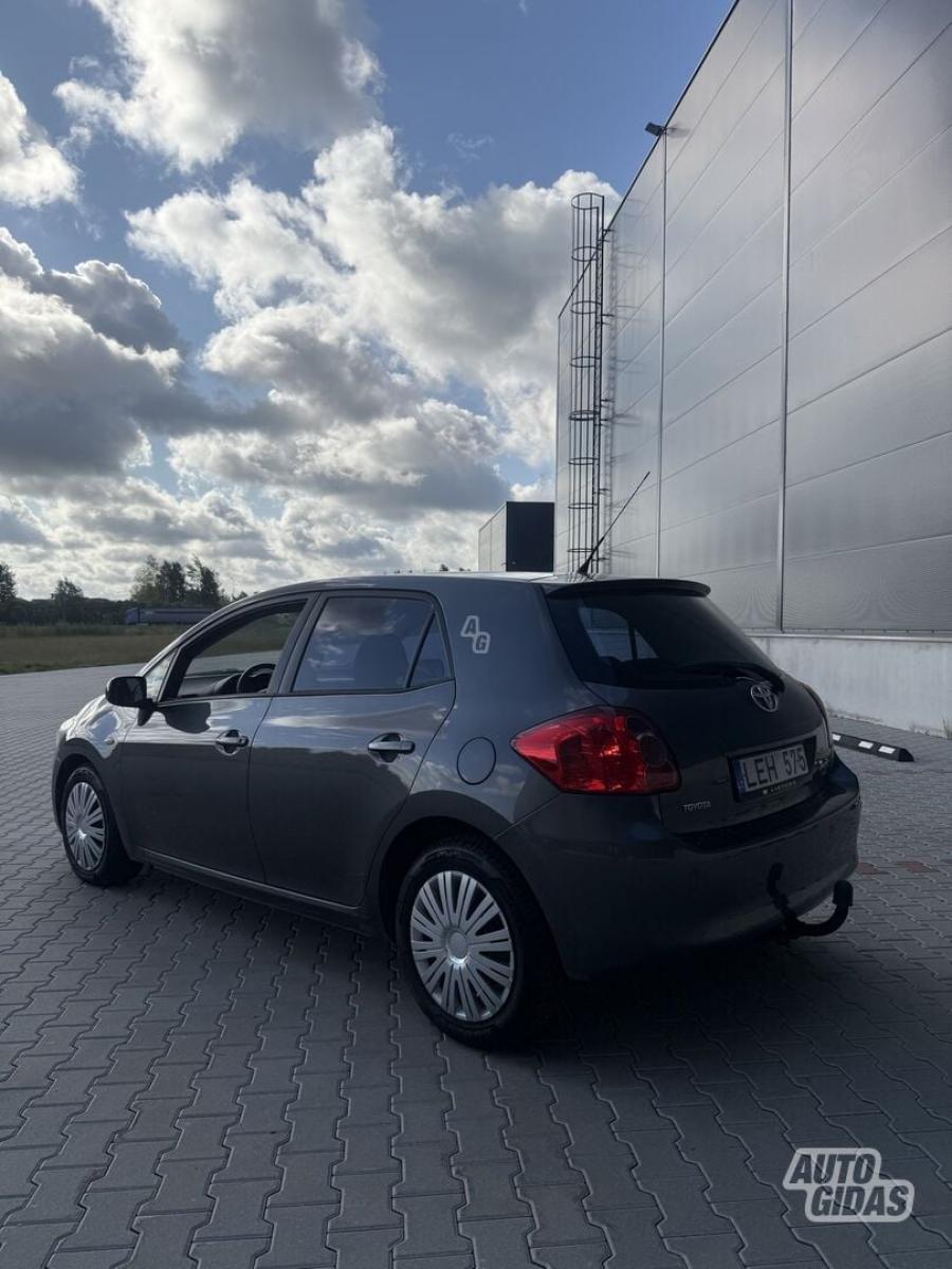 Grey Toyota Auris 2007 in Siauliai, with an engine capacity of 2.00 L and mileage of 270 thousand km for 2250 €, photo 5 on AUTOMOTO.COM.LV