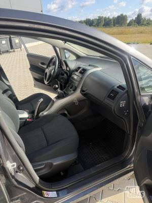 Grey Toyota Auris 2007 in Siauliai, with an engine capacity of 2.00 L and mileage of 270 thousand km for 2250 €, photo 7 on AUTOMOTO.COM.LV