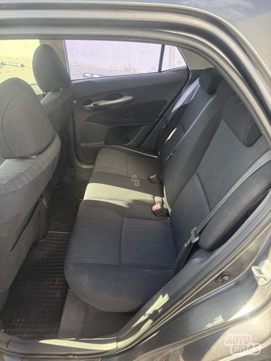 Grey Toyota Auris 2007 in Siauliai, with an engine capacity of 2.00 L and mileage of 270 thousand km for 2250 €, photo 9 on AUTOMOTO.COM.LV