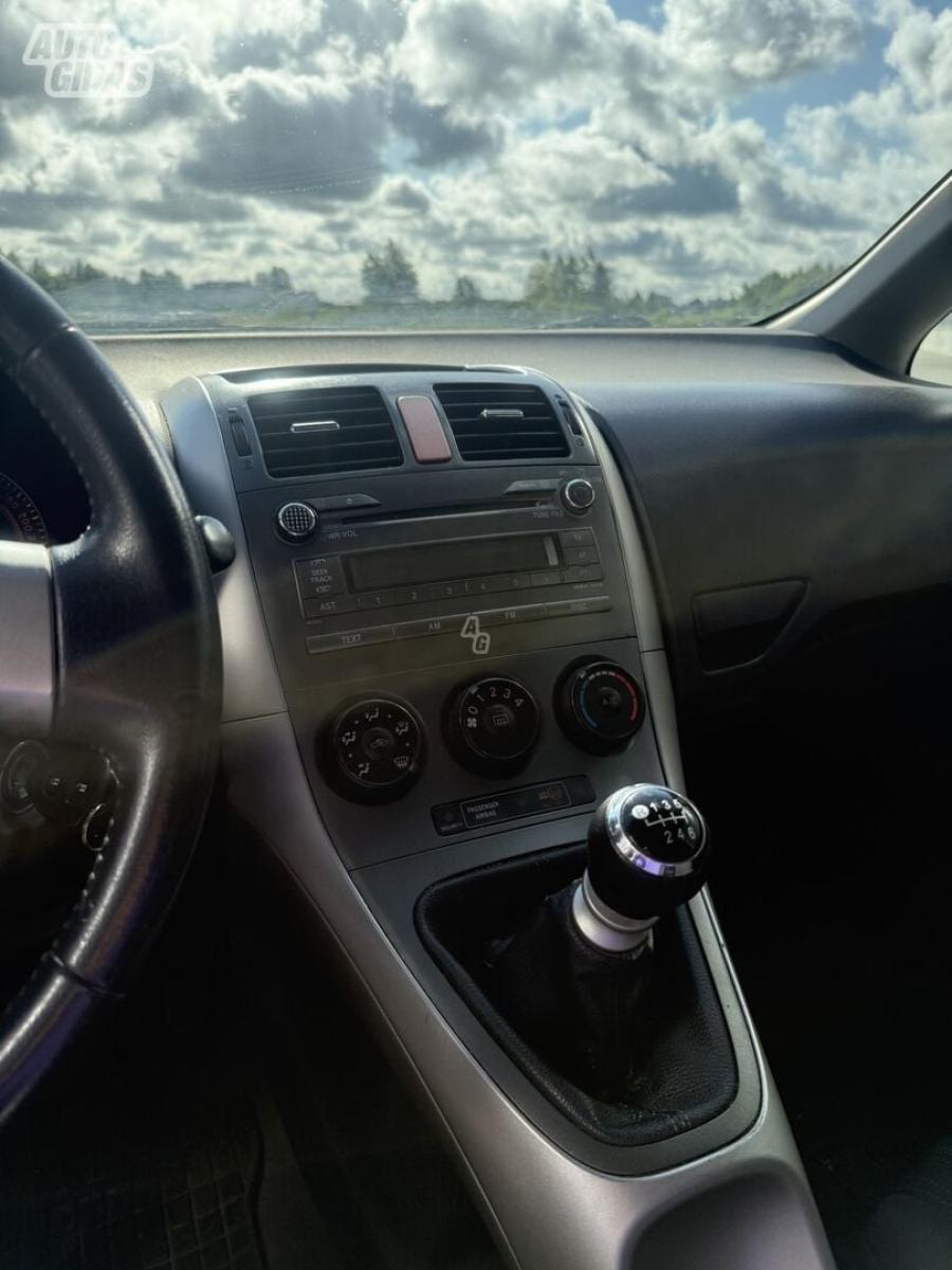 Grey Toyota Auris 2007 in Siauliai, with an engine capacity of 2.00 L and mileage of 270 thousand km for 2250 €, photo 11 on AUTOMOTO.COM.LV