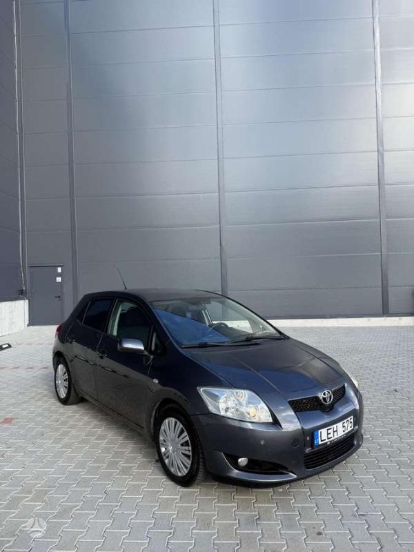 Pelēks Toyota Auris 2007 Šauļi, ar dzinēja tilpumu 2.00 L un nobraukumu 270 tūkst. km par 2250 €, foto 1 vietnē AUTOMOTO.COM.LV